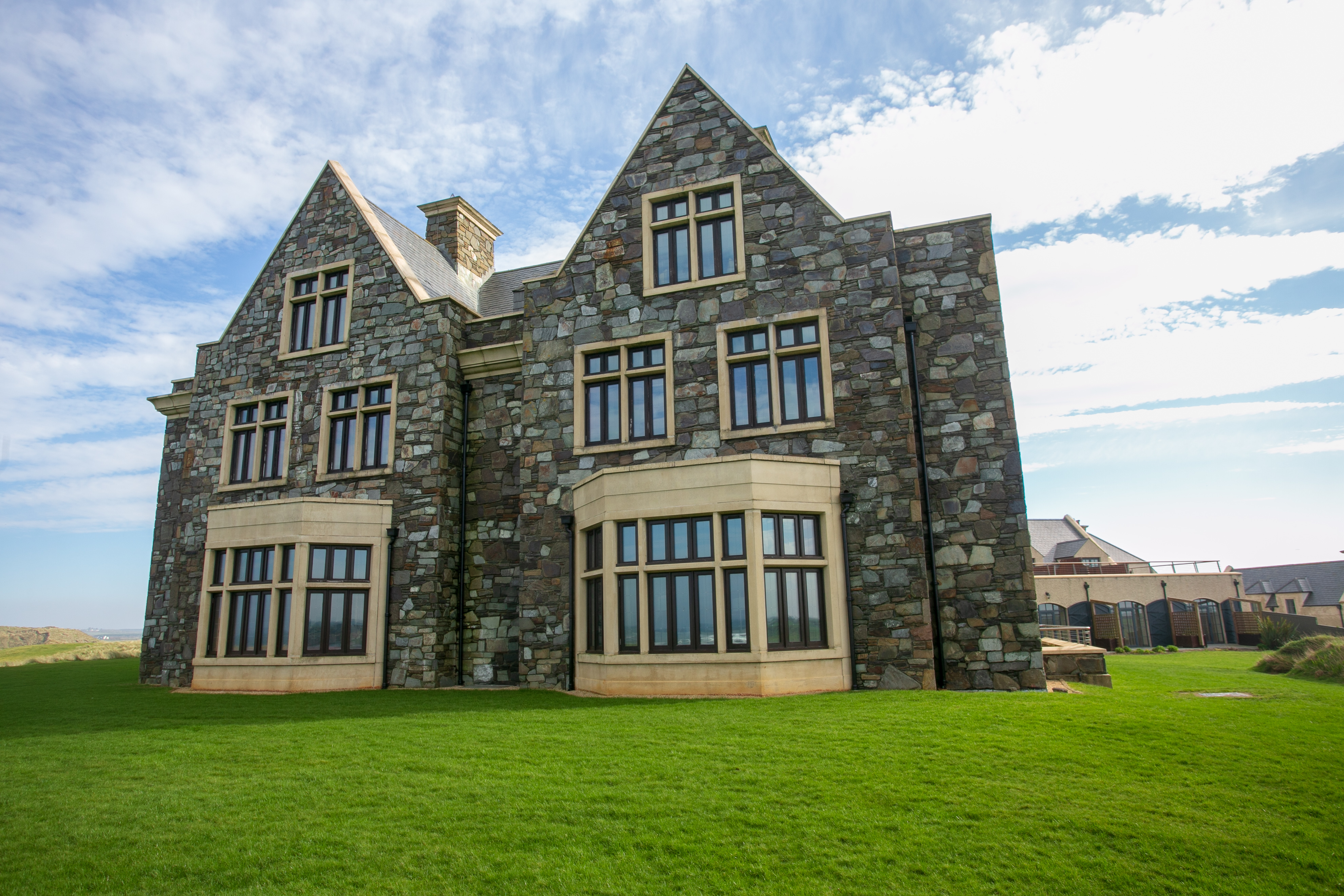 2,000 laid off in Trump’s US resorts but Doonbeg hotel saves jobs ...