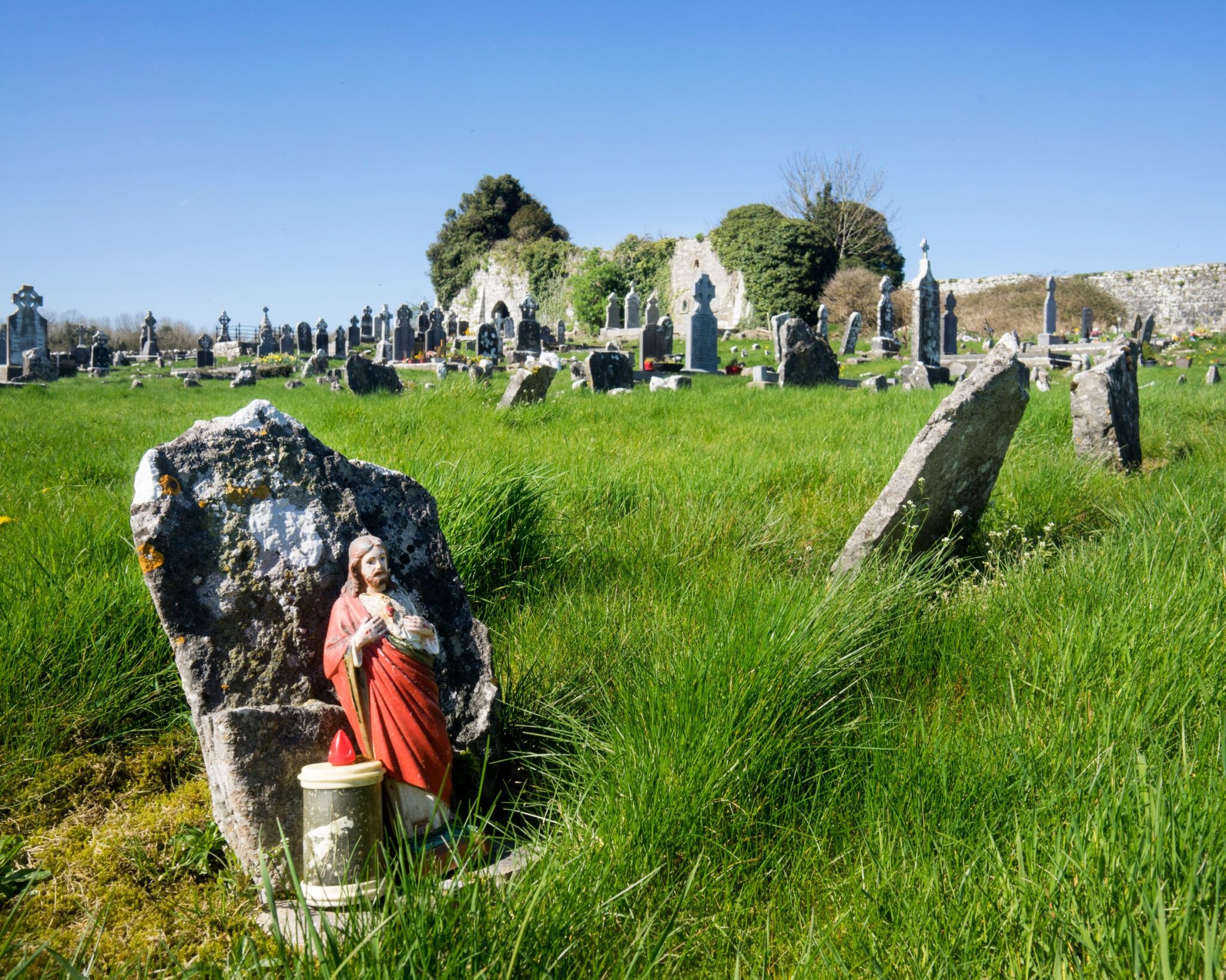 Grave thief avoids jail sentence - Clare Echo