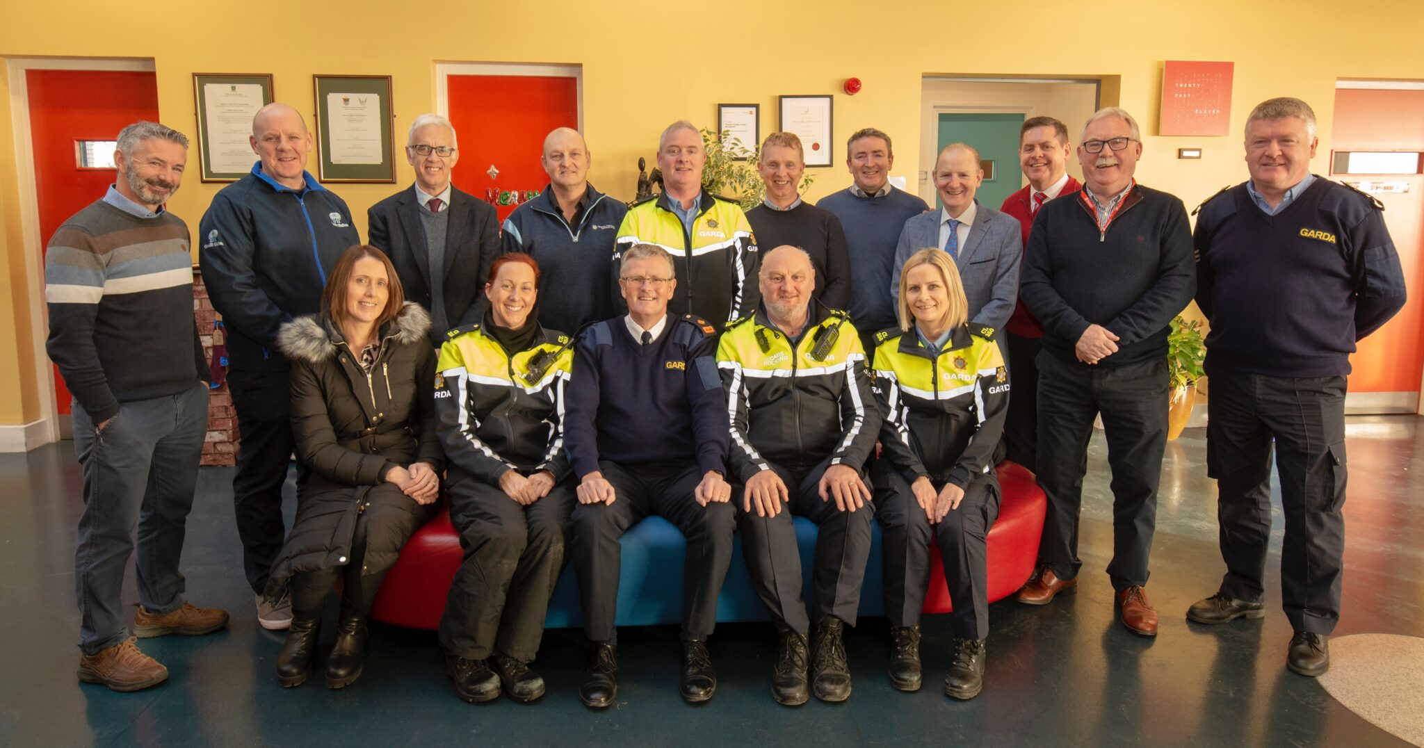 Gardaí spread the Christmas cheer in Shannon - Clare Echo