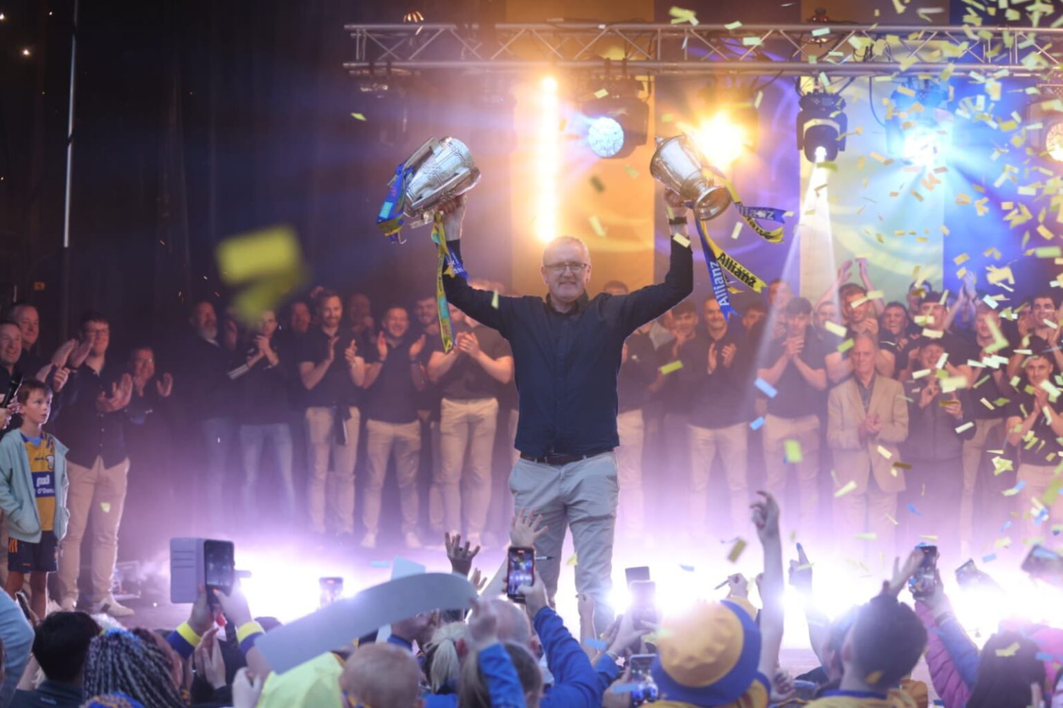 Thousands turn out to welcome home Clare's hurling heroes - Clare Echo