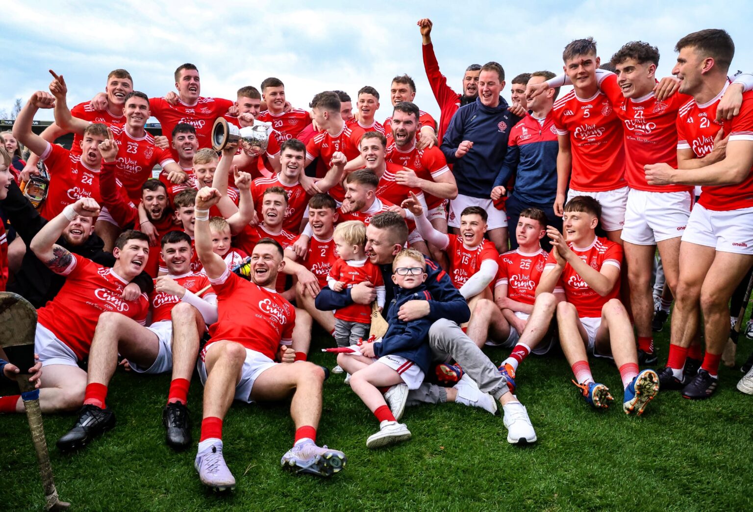 Éire Óg end 35 year wait to lift the Canon Hamilton - Clare Echo